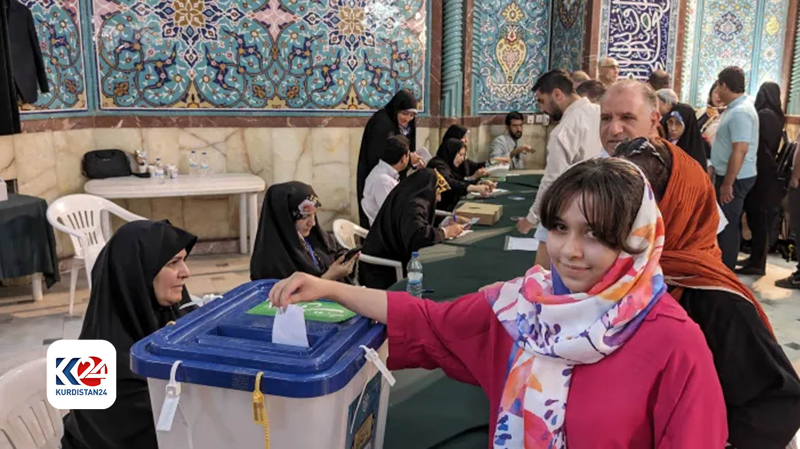 İran'da cumhurbaşkanlığı seçimi iki saat uzatıldı