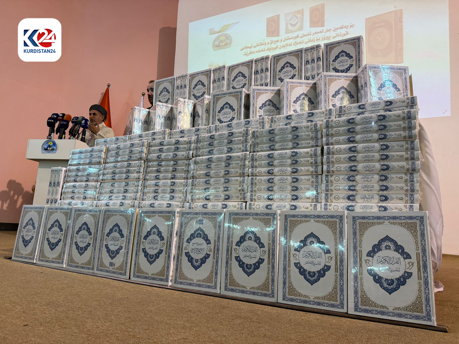 Qur'an in sign language by Kurdish