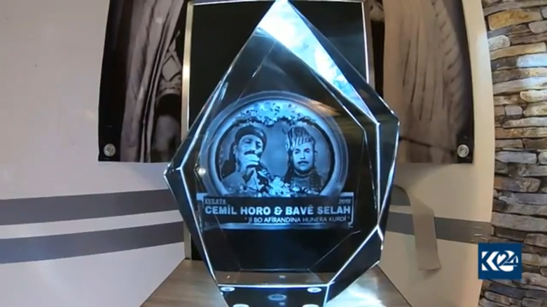 بالصور.. "هورو بافي صلاح" يمنح جائزة لـ"فقه تيرا"