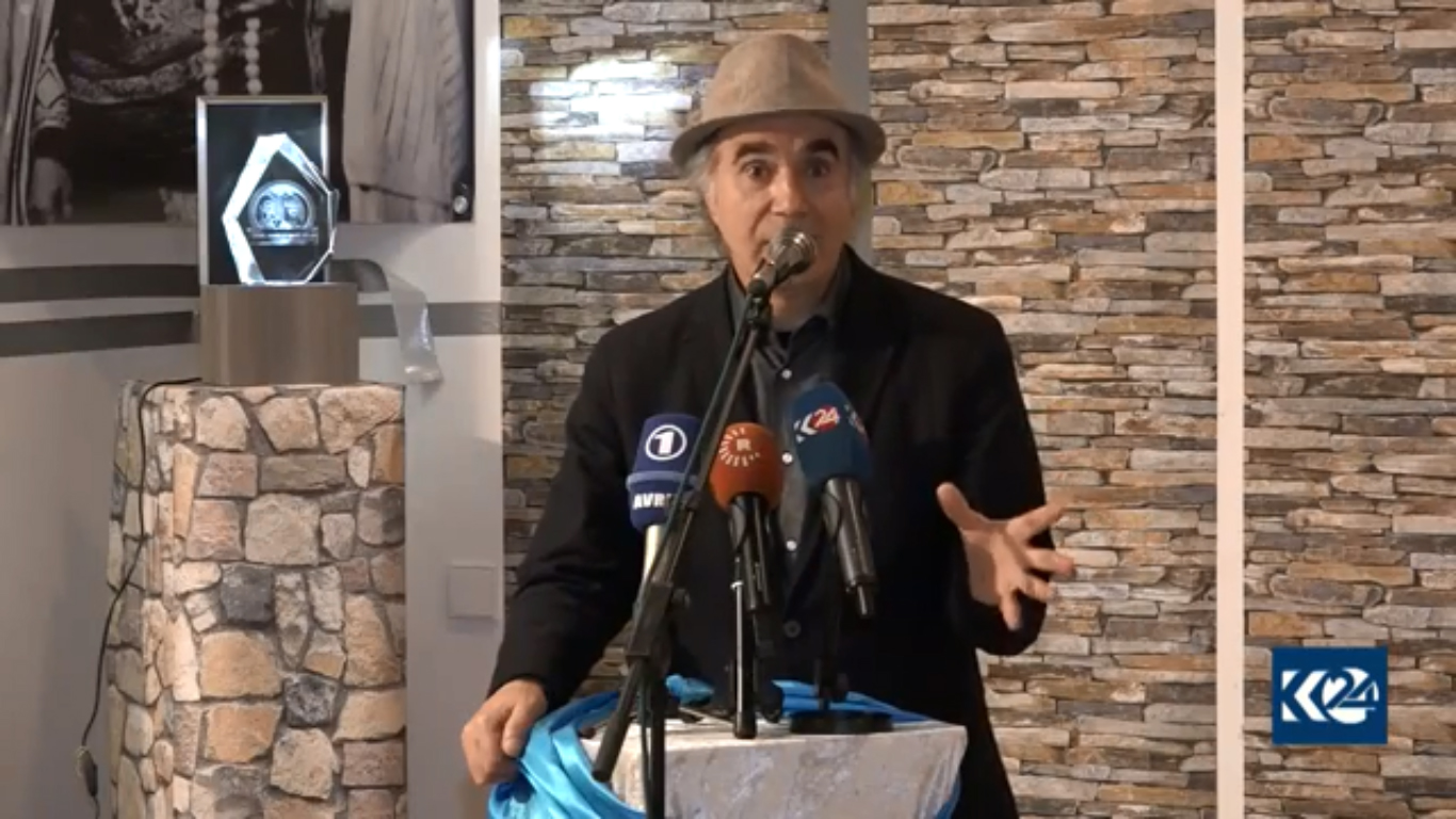 بالصور.. "هورو بافي صلاح" يمنح جائزة لـ"فقه تيرا"